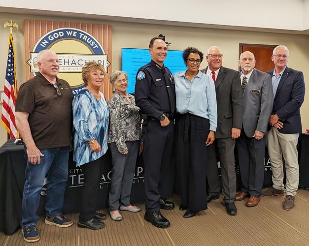 New Tehachapi police chief sworn in at City Council meeting | News ...