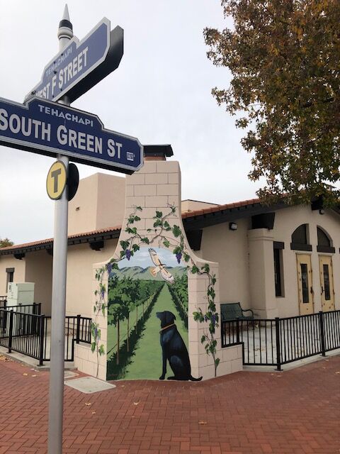 Local artist creates mural for Stray Leaves | News | tehachapinews.com