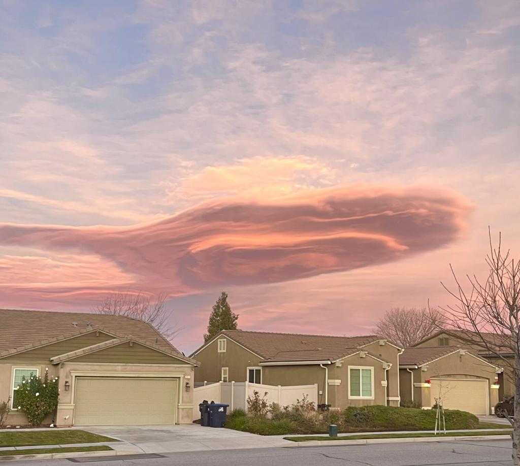 what do lenticular clouds indicate
