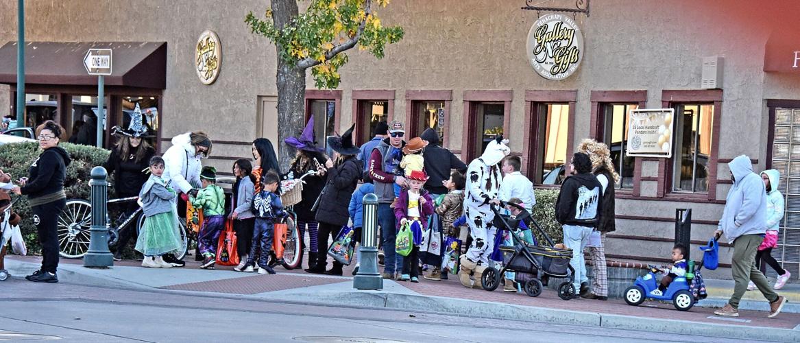 PHOTO GALLERY: Downtown's full of trick-or-treat fun | News | tehachapinews.com