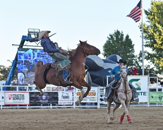 Lassoing a night of thrills at the Tehachapi rodeo | Lifestyle ...