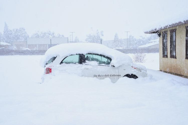 PHOTO GALLERY: Snow creates beauty, problems in greater Tehachapi ...