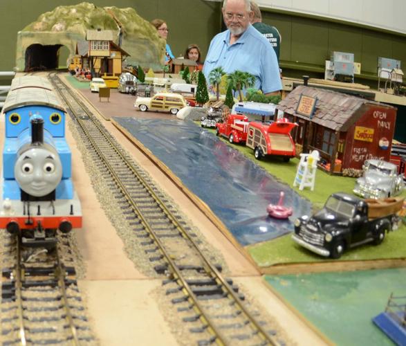 PHOTO GALLERY: All aboard the Tehachapi Loop Railroad Club model train ...