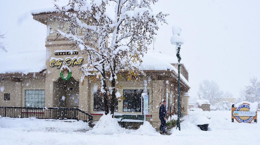 PHOTO GALLERY: Snow creates beauty, problems in greater Tehachapi ...