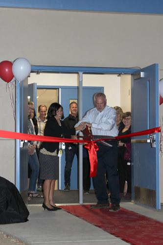 Sixth-grade Jacobsen Middle School center holds ribbon-cutting, open ...