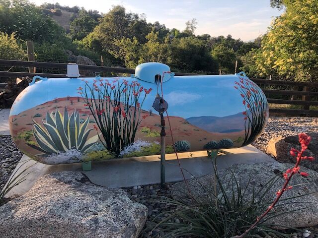 Local artist creates mural for Stray Leaves | News | tehachapinews.com