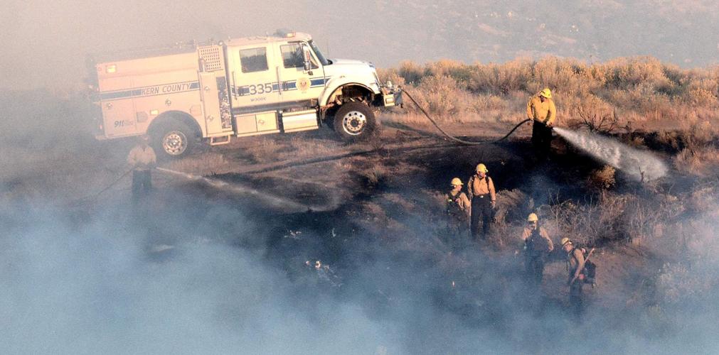 PHOTO GALLERY: Tehachapi awakens to high winds, grass fires | News ...