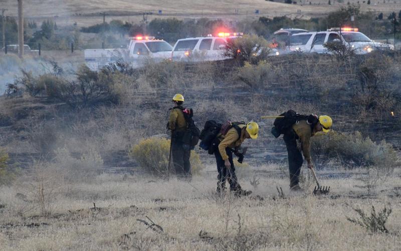 PHOTO GALLERY: Tehachapi awakens to high winds, grass fires | News ...
