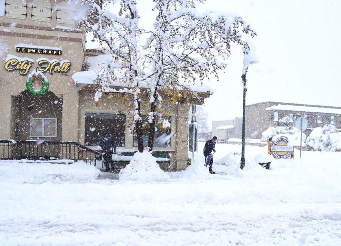 PHOTO GALLERY: Snow creates beauty, problems in greater Tehachapi ...
