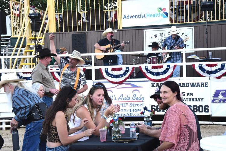 Retired chairman thanks sponsors at rodeo dinner | News | tehachapinews.com