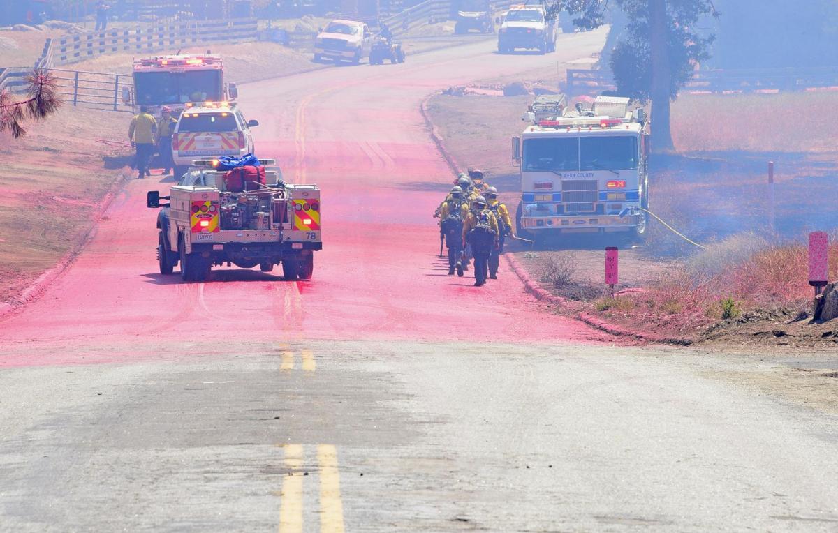 PHOTO GALLERY: Hart Flat fire held to 35 acres | News | tehachapinews.com