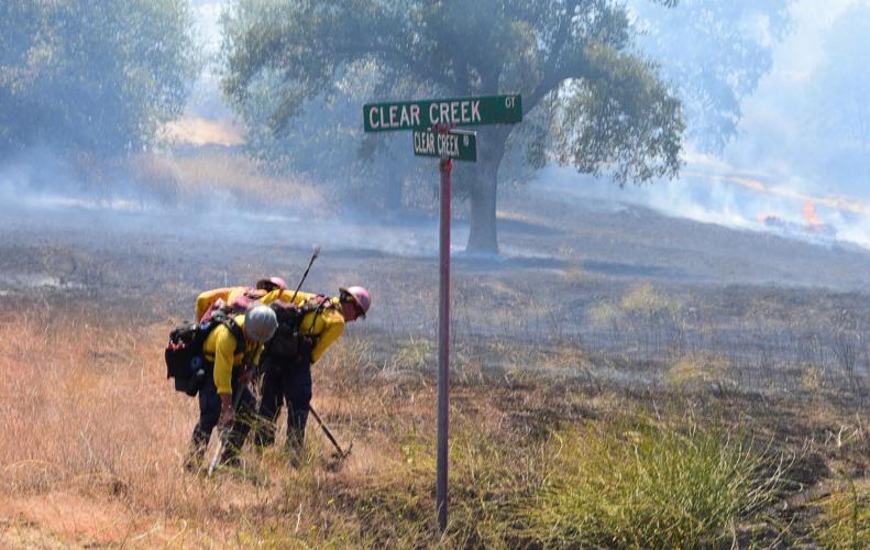 PHOTO GALLERY: Hart Flat fire held to 35 acres | News | tehachapinews.com