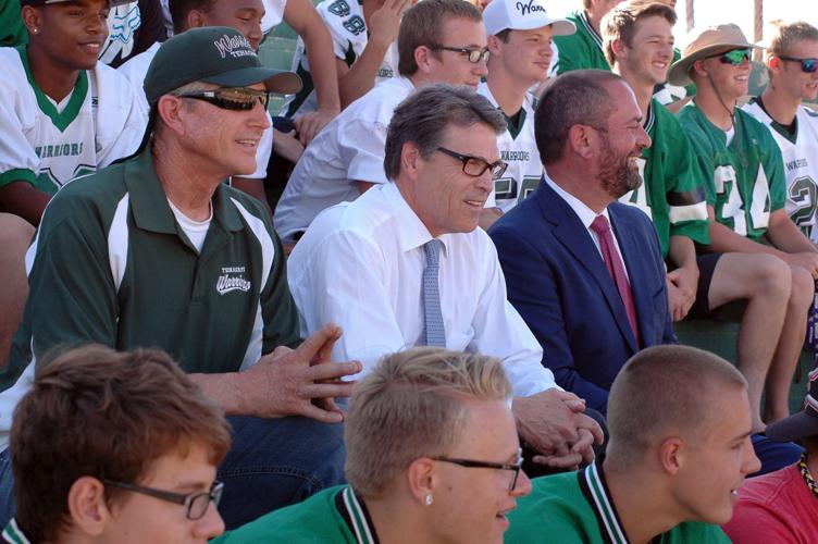 Presidential candidate Rick Perry makes Tehachapi pit stop | News ...