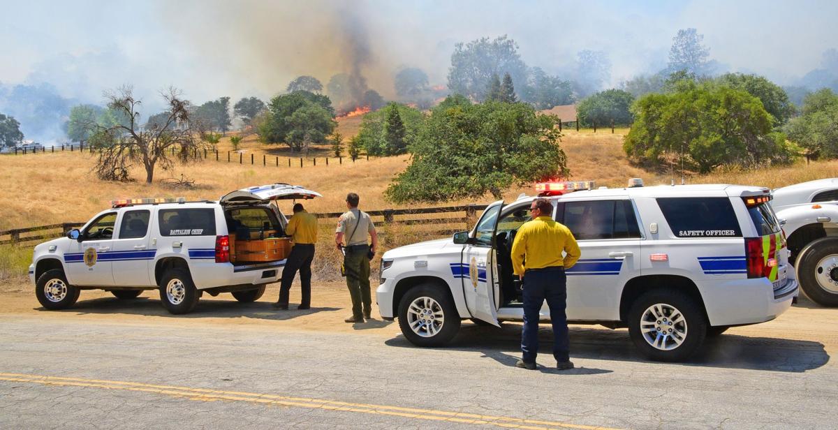 PHOTO GALLERY: Hart Flat fire held to 35 acres | News | tehachapinews.com