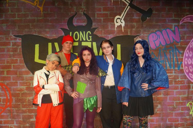 Play preview: 'Disney Descendants' brings (in)famous teenagers to Bell ...