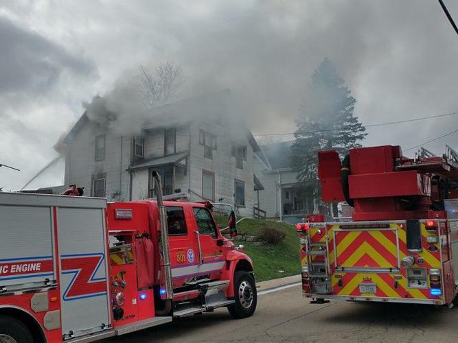 UPDATE: 2 safely escape Dubuque house fire; firefighters continue to ...