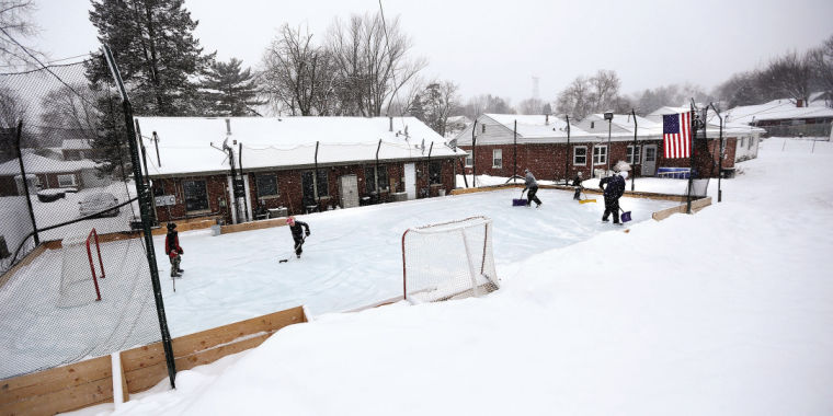 Hockey lover builds a popular backyard rink in Dubuque | Tri-state News ...