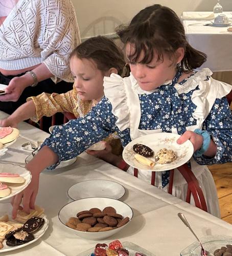 Mothers, daughters enjoy time for tea at historic Dubuque house | Tri ...