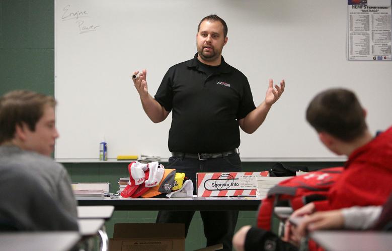 NASCAR race engineer revs up Dubuque students | Tri-state News ...