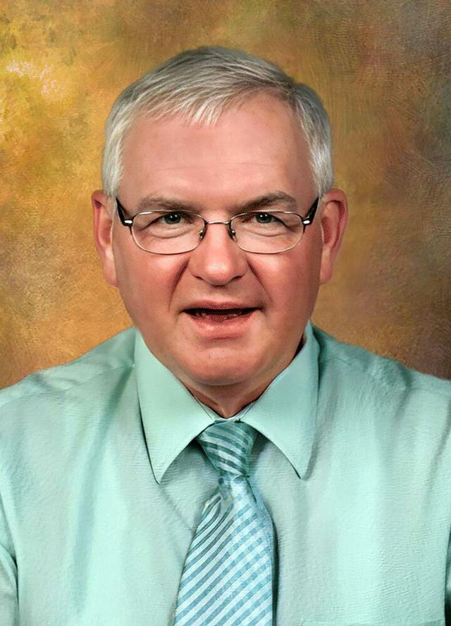 Max P. Elliott | Obituaries Dubuque | telegraphherald.com