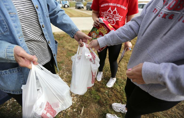 WD students provide food, furniture on fall service day | Tri-state ...