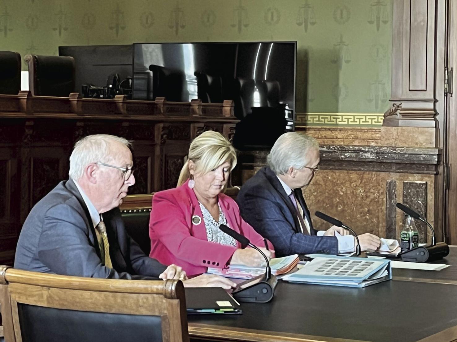 Iowa lawmakers consider additional requirements for electric utilities ...