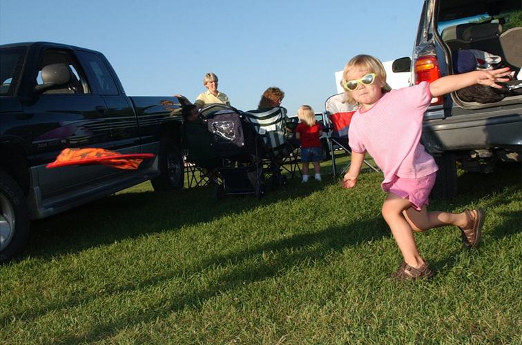 Tri-State Bucket List: See a movie under the stars at Maquoketa-area ...