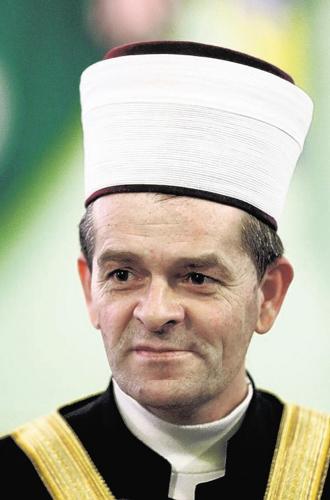 Bosnian Muslims welcome imam to Waterloo | Iowa-Illinois-Wisconsin ...