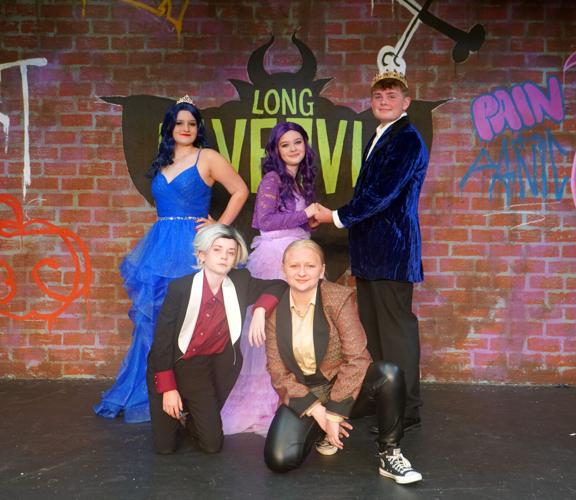 Play preview: 'Disney Descendants' brings (in)famous teenagers to Bell ...
