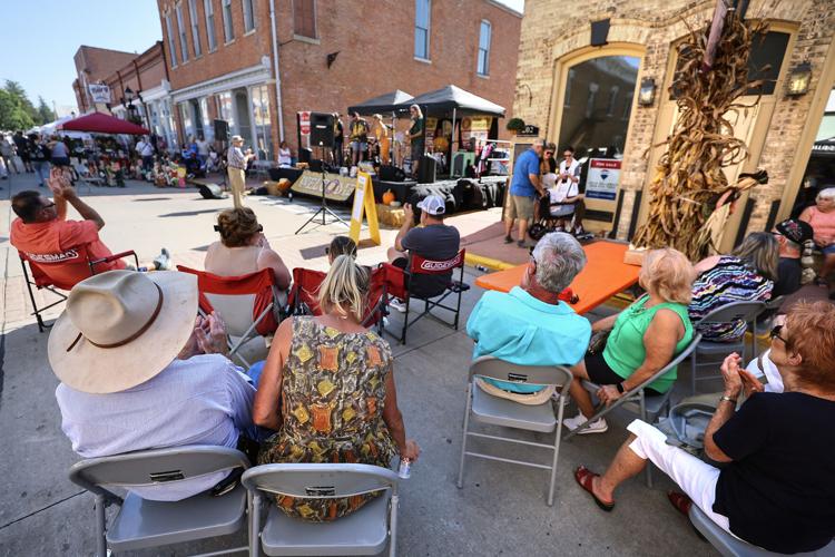 Vendors, crowds have dairy good time at Shullsburg Cheesefest | Tri ...