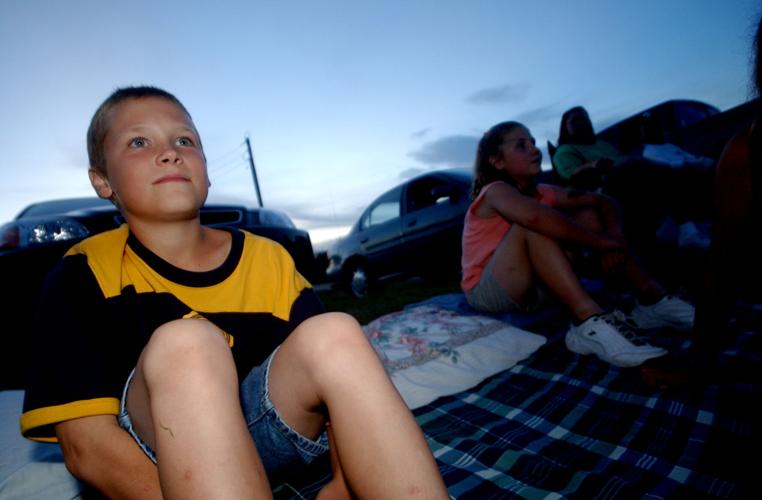 Tri-State Bucket List: See a movie under the stars at Maquoketa-area ...
