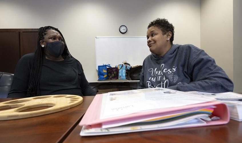 Dubuque participant in doula program helps support local pregnant Black ...