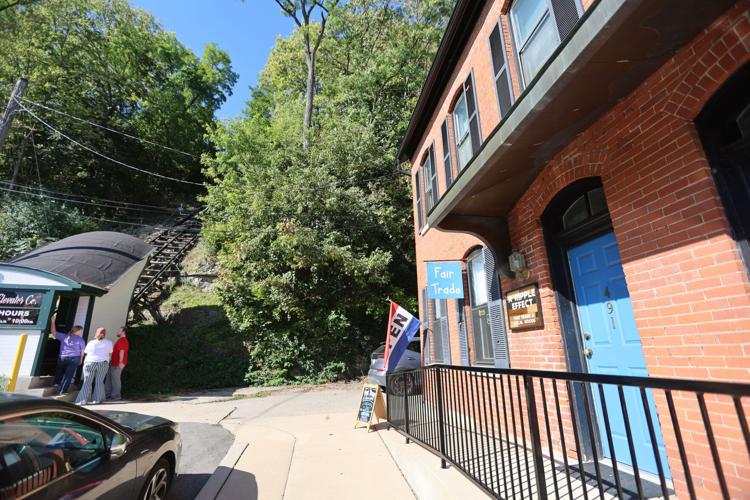 Biz Buzz: Dubuque gift shop under new ownership; area entrepreneur ...