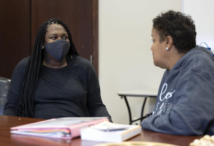 Dubuque participant in doula program helps support local pregnant Black ...