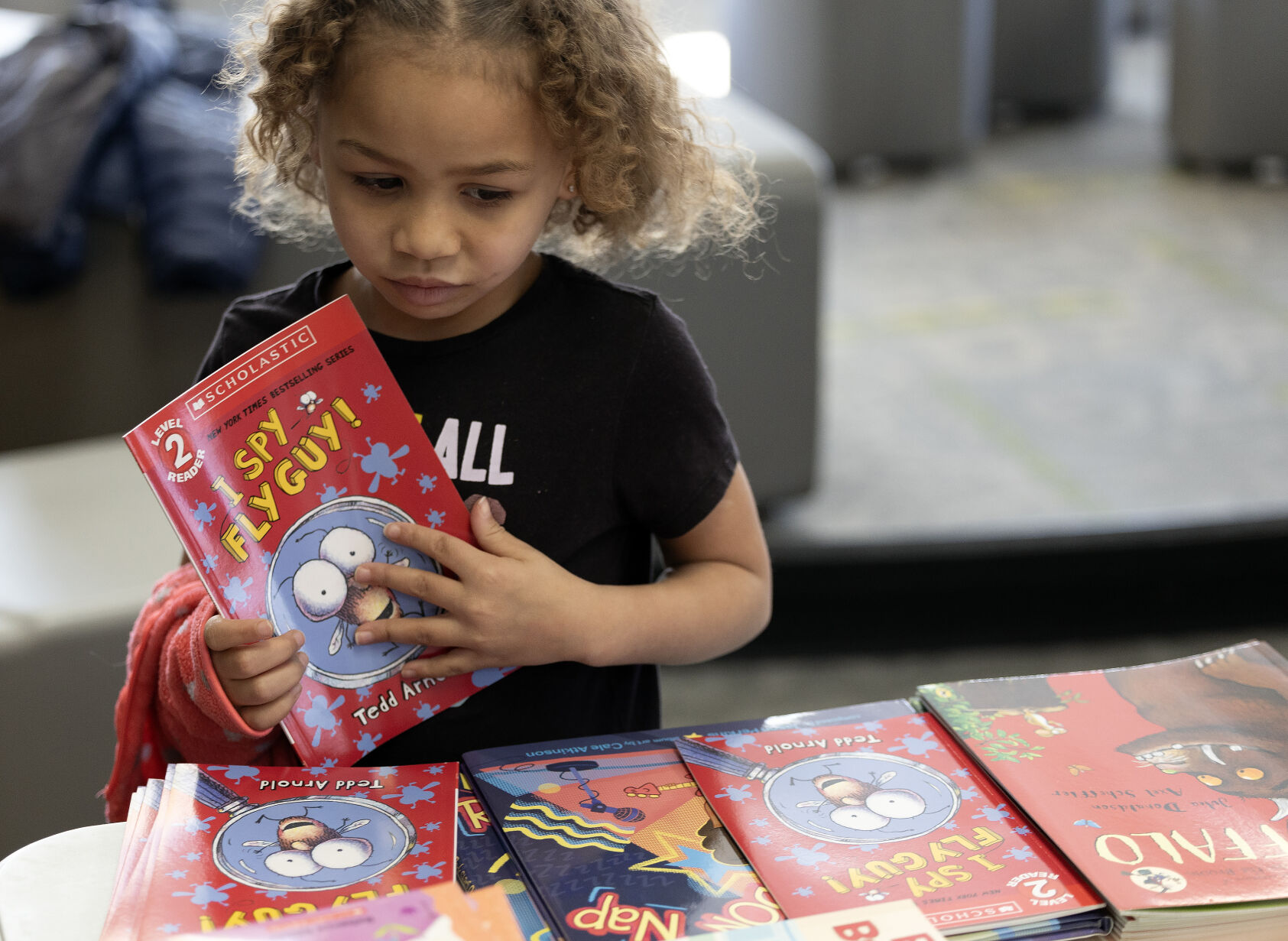 Dubuque students receive free books through community partnership | Tri ...