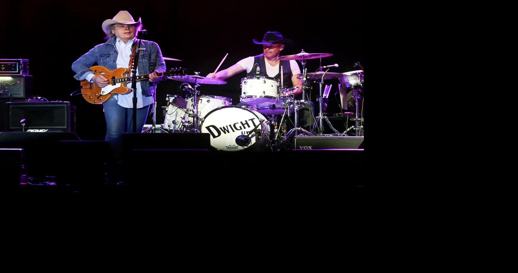 Country music star with millions of records sold coming to Dubuque in ...