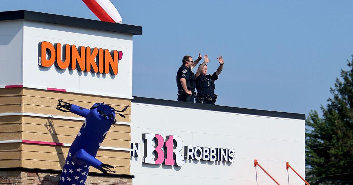 Cop on a roof | Tri-state News | telegraphherald.com