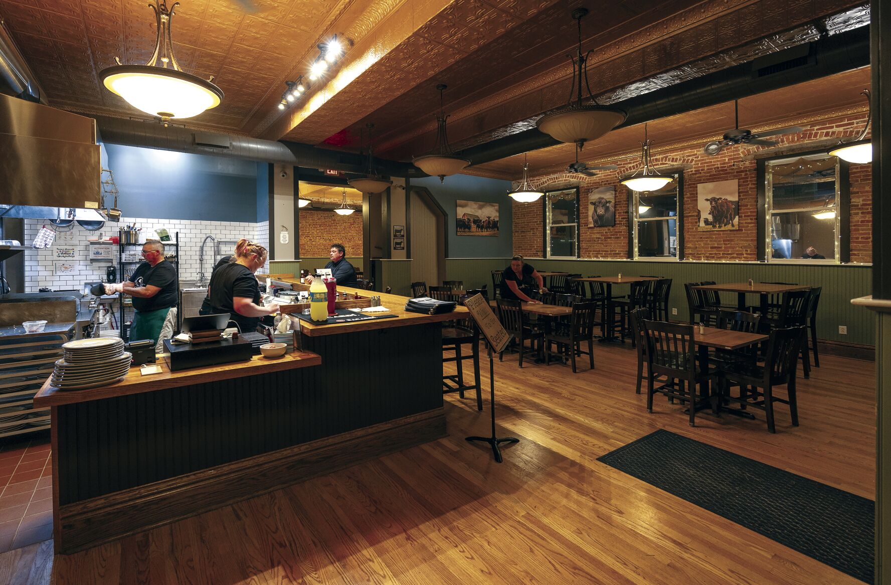 Biz Buzz Monday: SW Wisconsin steakhouse hopes to serve up local flavor ...