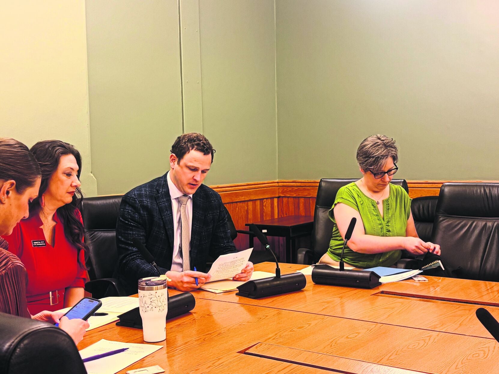 Bill limiting digital instruction in schools advances in Iowa House ...