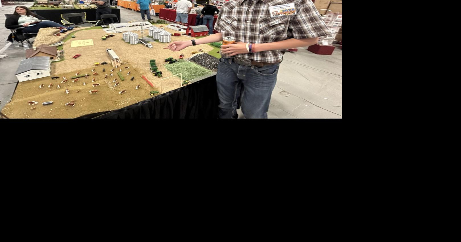 Dyersville welcomes steady stream of farm toy buyers, sellers to annual ...