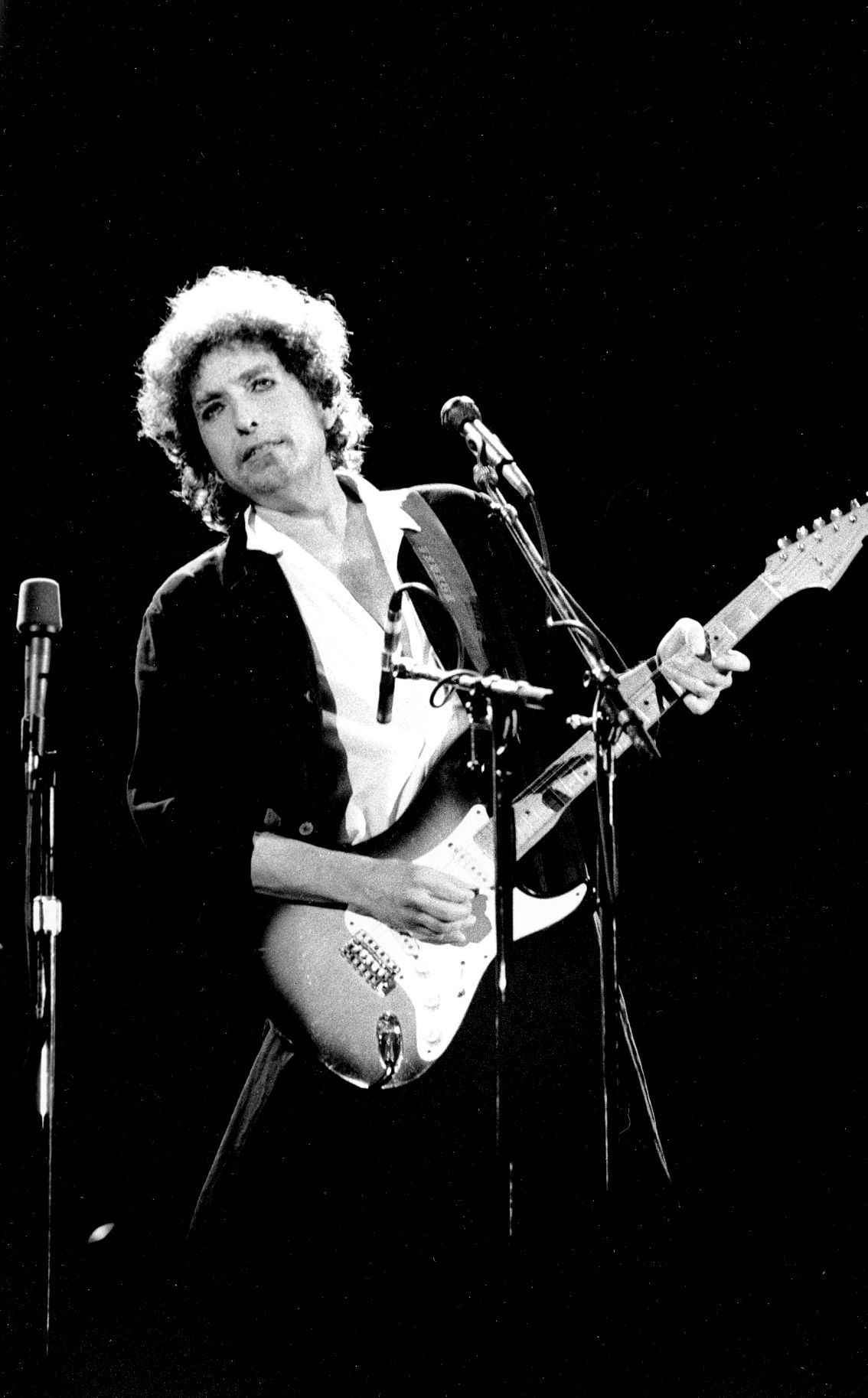 Throwback Thursday: Stage diving at a Dylan concert? Flash back to 20 ...