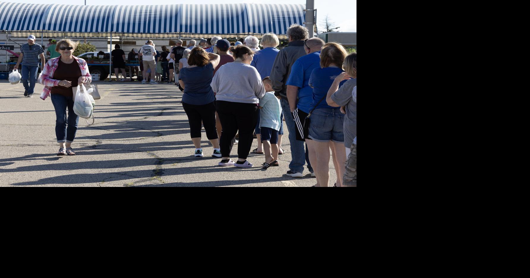 1st day of Fincel's Sweet Corn in Dubuque draws early-rising fans | Tri ...