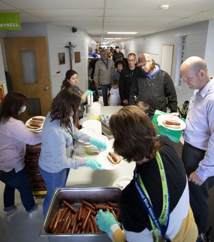 Resurrection Elementary students mark last day before renovation | Tri ...