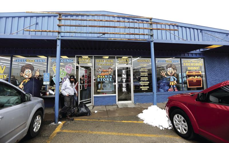 Biz Buzz Bin Store Moves To New Dubuque Location New Spa Opens In Sw