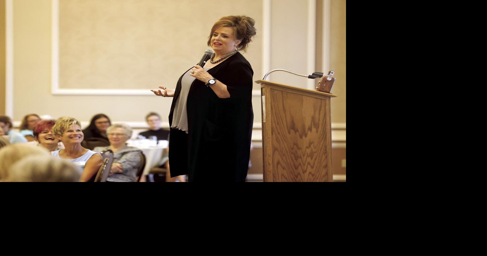 Kelly Swanson's 'knee-slapper' tales entertain audience at Dubuque ...