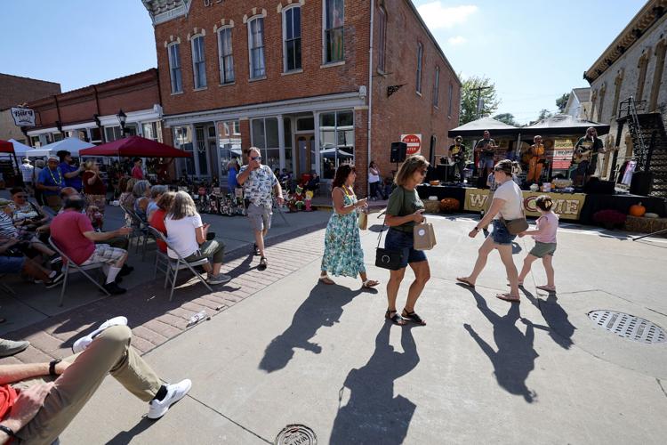 Vendors, crowds have dairy good time at Shullsburg Cheesefest | Tri ...