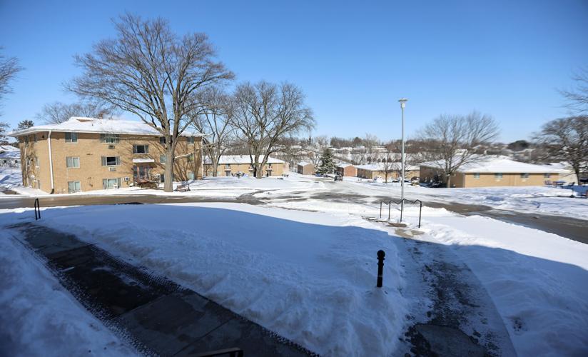 'Not those stereotypes': Number of people living paycheck-to-paycheck ...