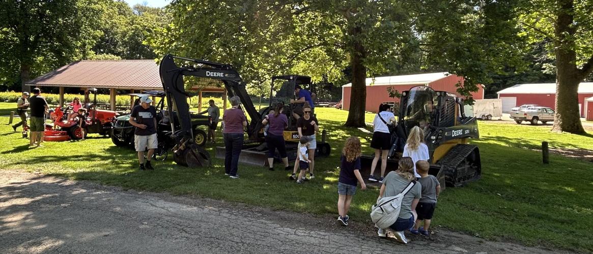'Petting zoo' event gives kids hands-on experience with conservation ...