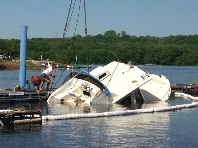 Crews lifting sunken houseboat out of Dubuque Marina | Tri-state News ...