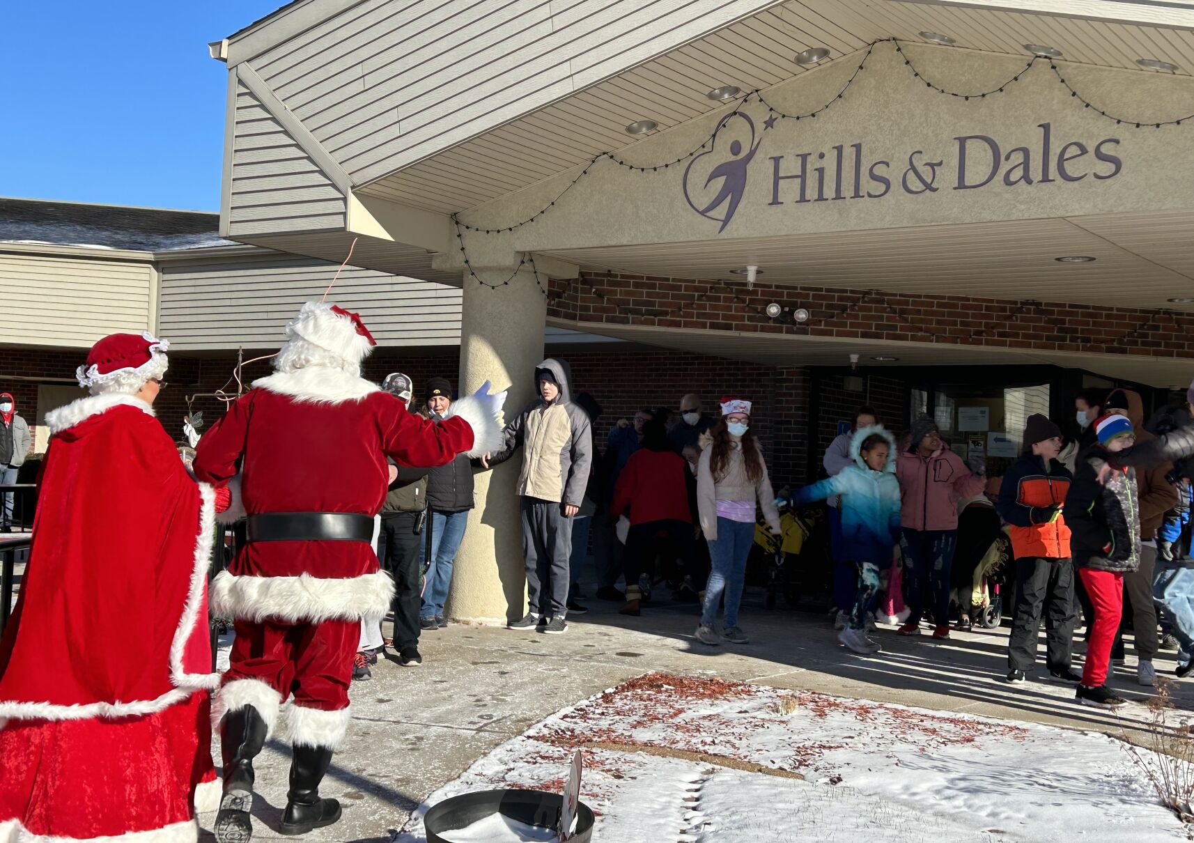 'So, so special': Santa, local 911 community arrive at Hills & Dales ...